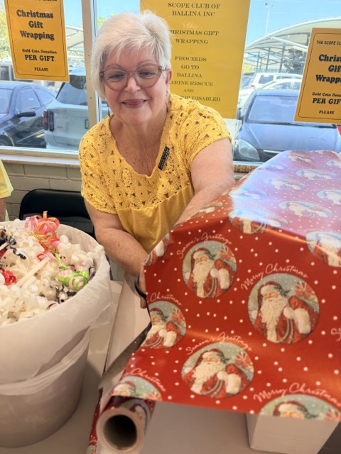 Ballina’s Christmas wrapping angels raise funds for local charities